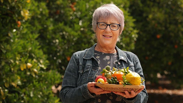 Tracy Kahn presenting a variety of citrus fruits, (c) UCR / Stan Lim ...